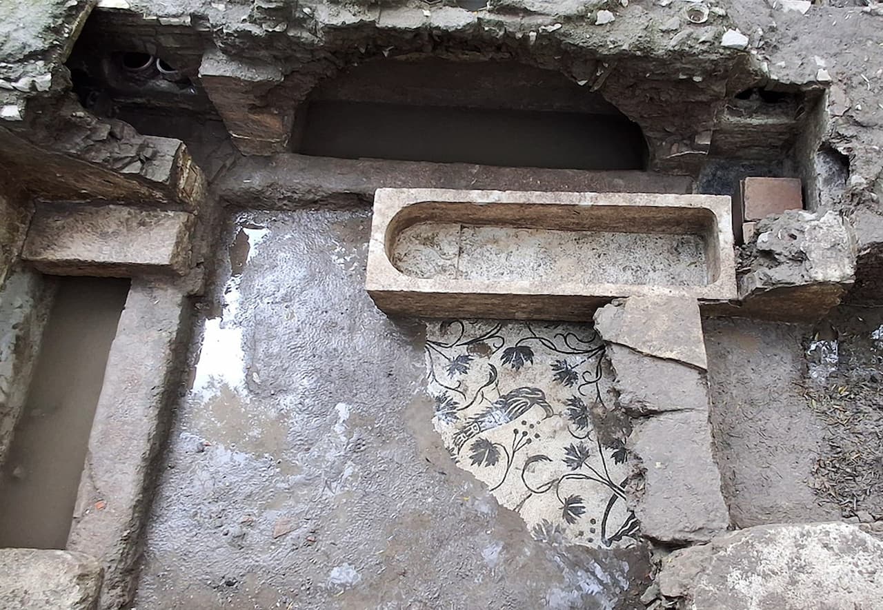 Exceptional Imperial-Era Mosaics Found in a Roman Necropolis on the Via ...