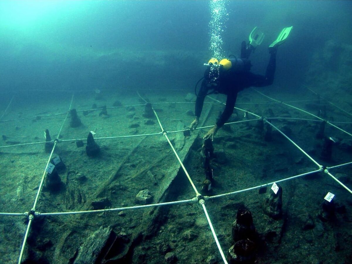 19 intact Neolithic bows found in a submerged settlement in Lake ...