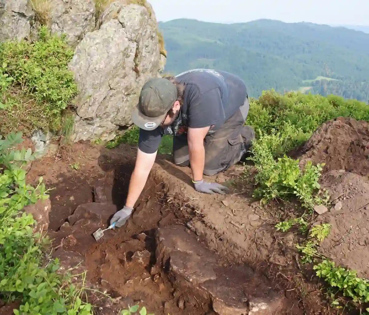 Ritual quartz extraction sealed with two 2,000-year-old axes discovered ...
