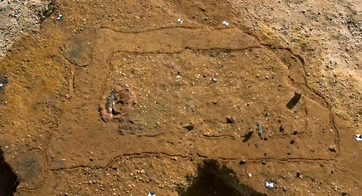 10 intact burial mounds from the late Neolithic discovered in Saxony ...