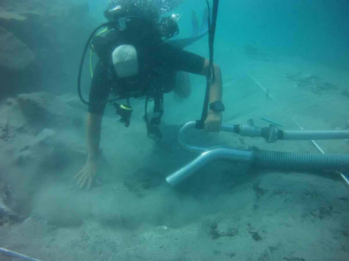 A Roman submerged port structure discovered off Asini in the Argolid ...