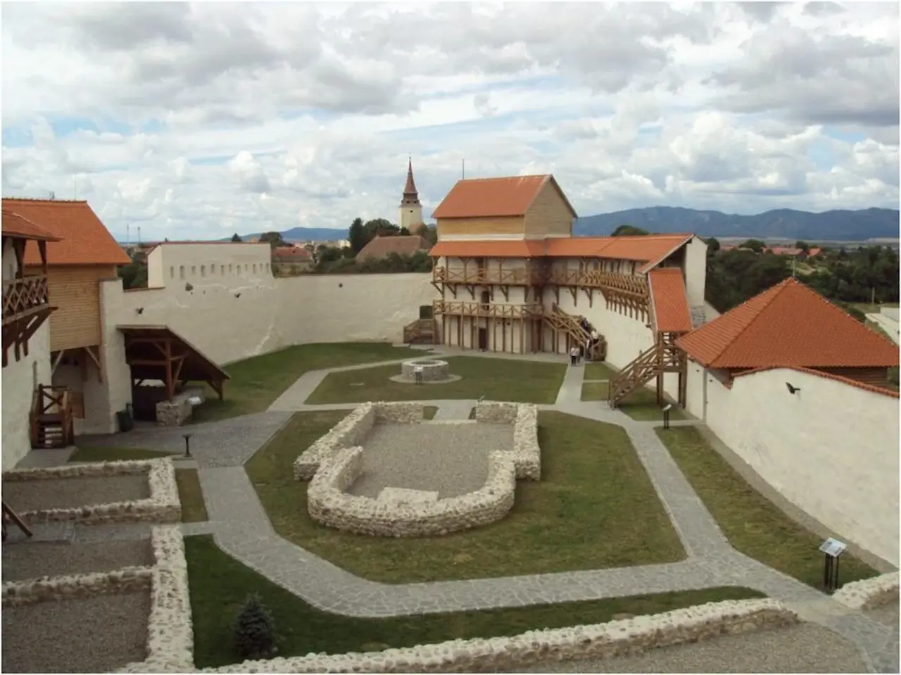 Researchers Discover the Teutonic Knights Built Feldioara Fortress in ...