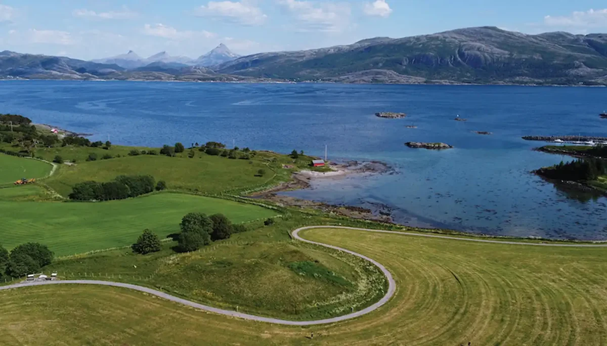 Un túmulo en una pequeña isla noruega contiene un barco funerario ...
