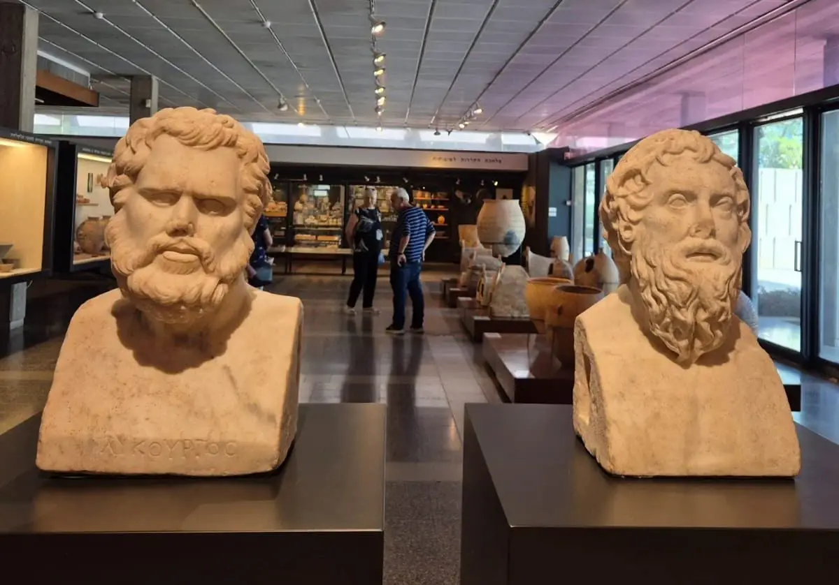 Dos grandes bustos de mármol del siglo III d.C. aparecen enterrados en ...
